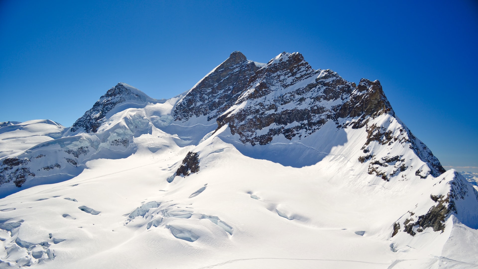 Visit the Jungfrau - Balmers Hostel, Camping & Nightclub